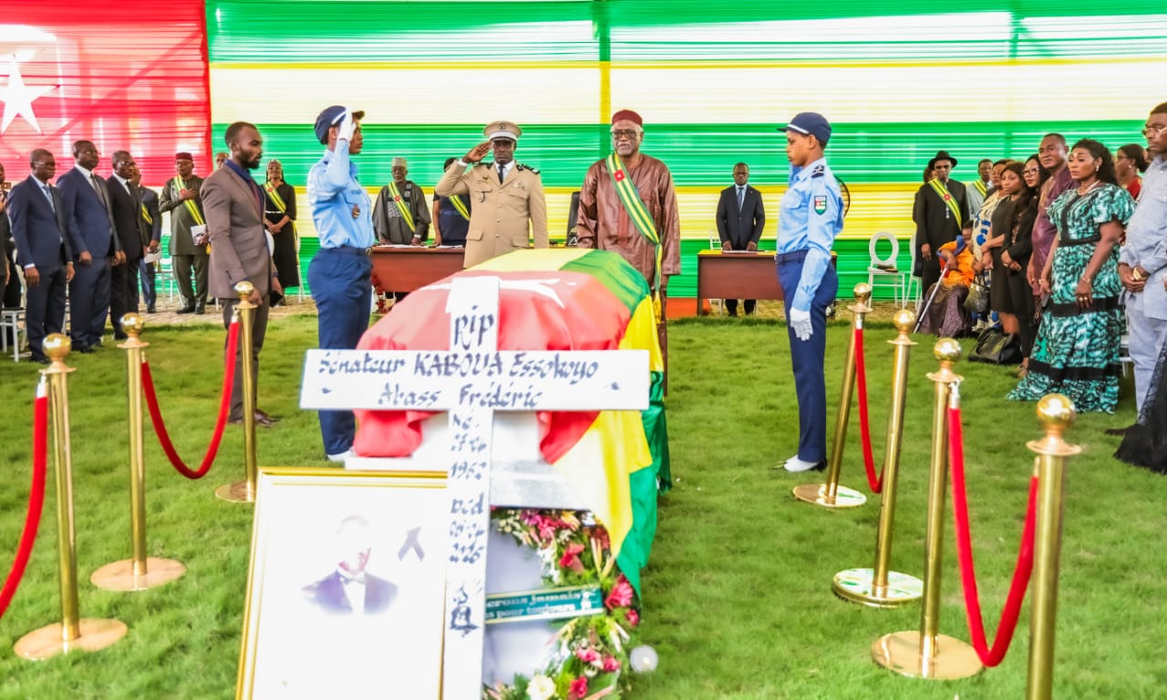 Togo : le Sénat rend un dernier hommage solennel à Abass Kaboua ...